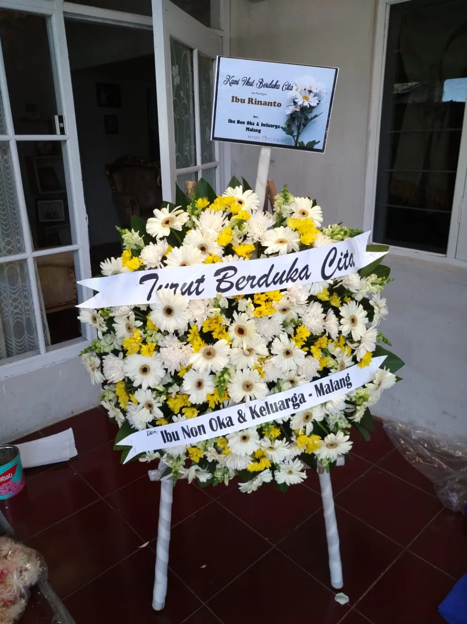 Bunga Standing Duka Cita di Bandung BDG-ST-DC-F | Bandung | Naraya Florist